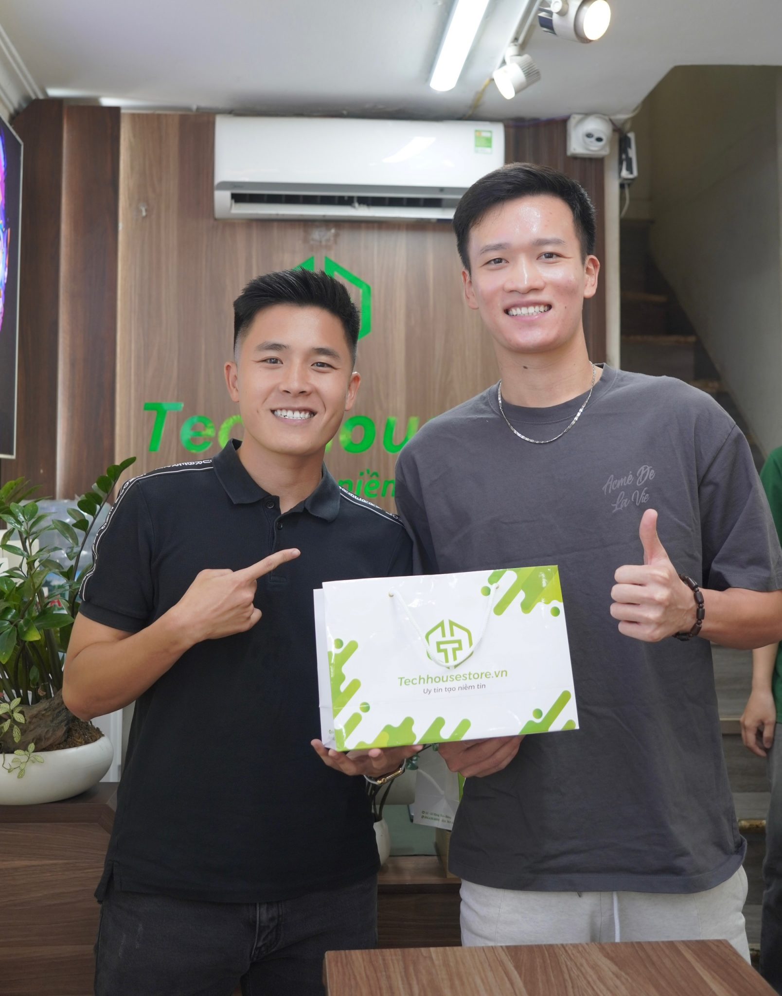 Techhouse Store - Uy tín tạo niềm tin